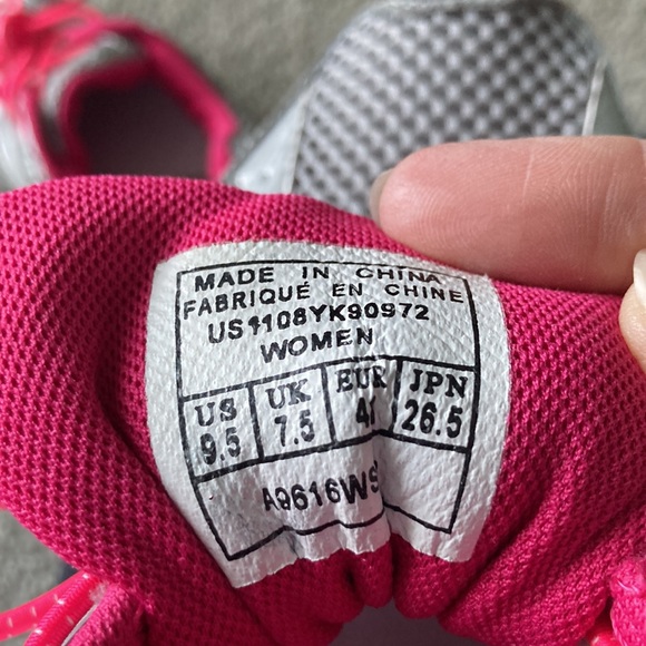 Avia | Shoes | Euc Avia Athletic Shoes With Lock Laces Silver And Pick ...